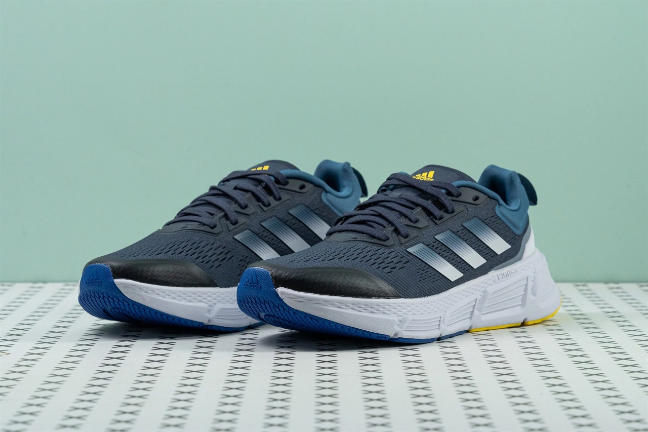 Беговые кроссовки Adidas для шоссе: обзор коллекции 2024